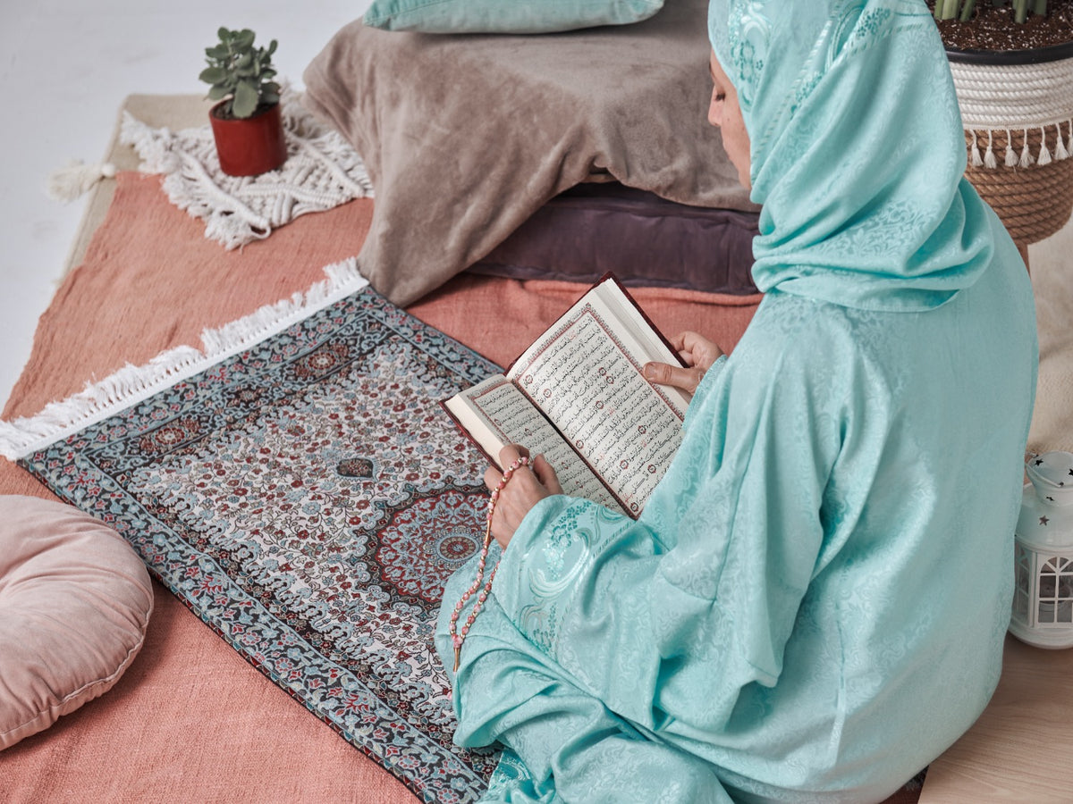 How to Choose the Right Prayer Mat for You: A Comprehensive Guide ...